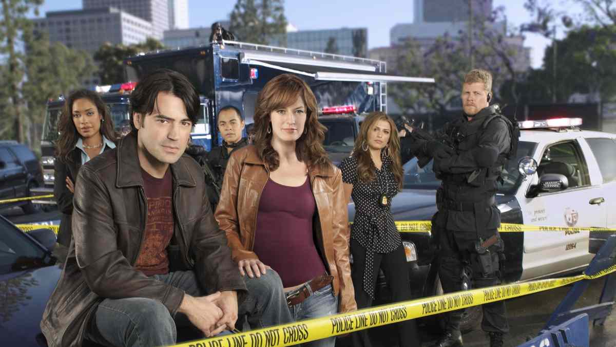 Standoff Show Summary and Episode Guide and Schedule. Is Standoff ...
