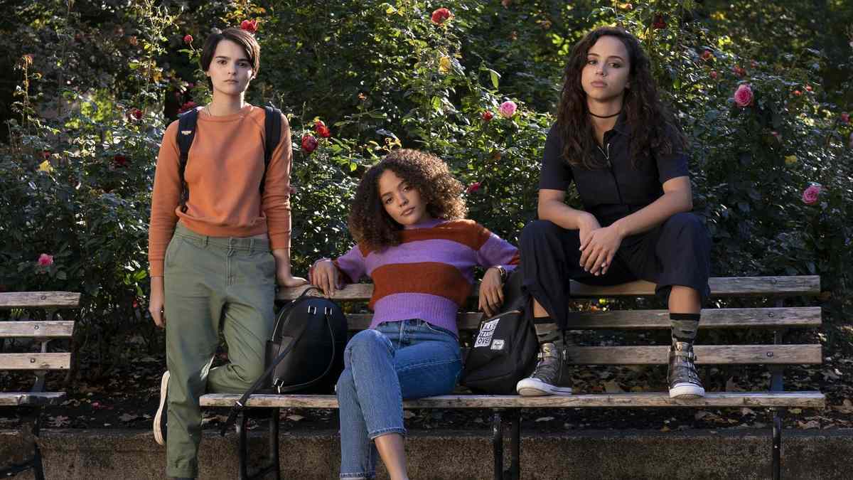 Trinkets Show Summary and Episode Guide and Schedule. Is Trinkets ...